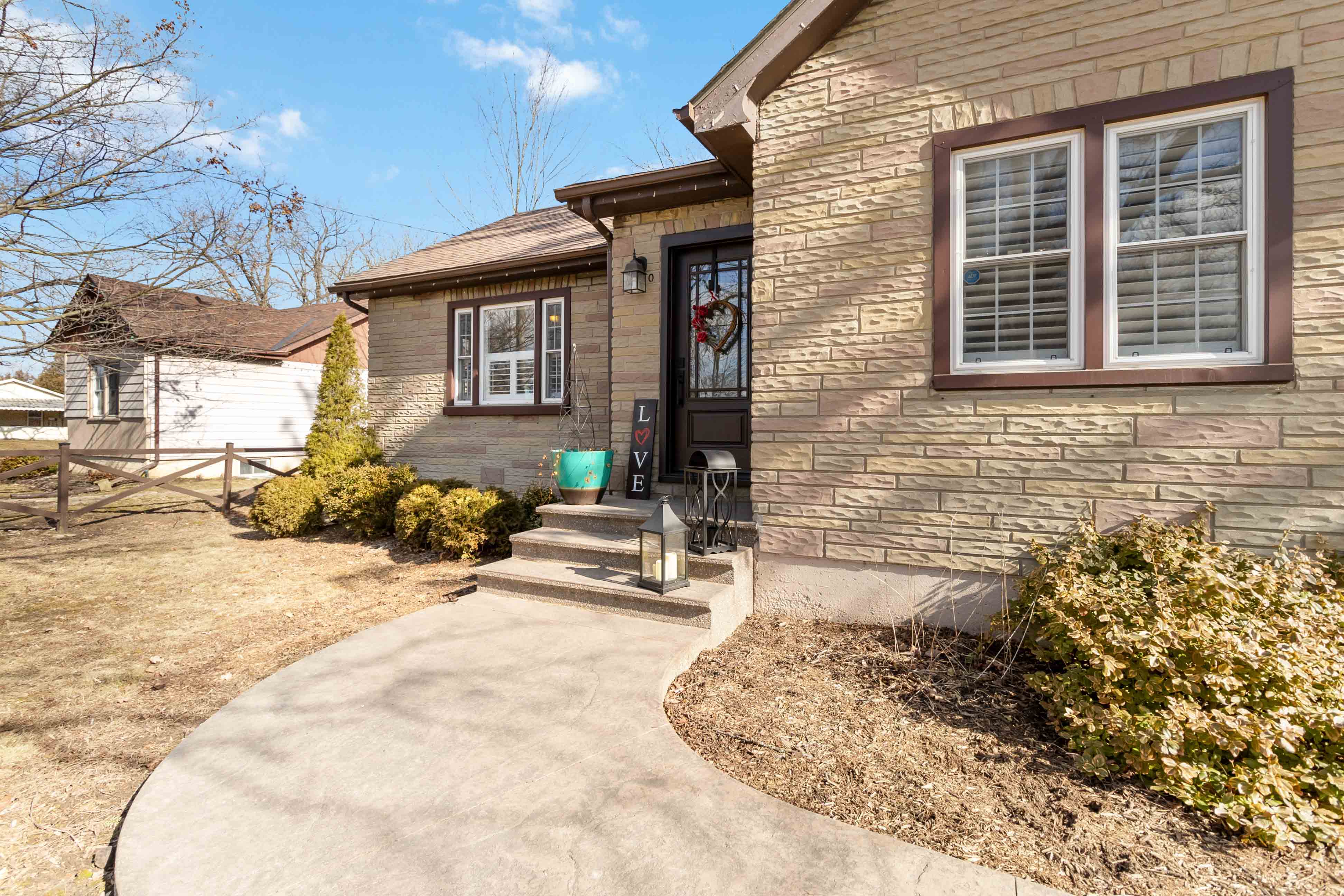 210 Mt. Pleasant St. Brantford, ON - $599,900 or TRADE!
